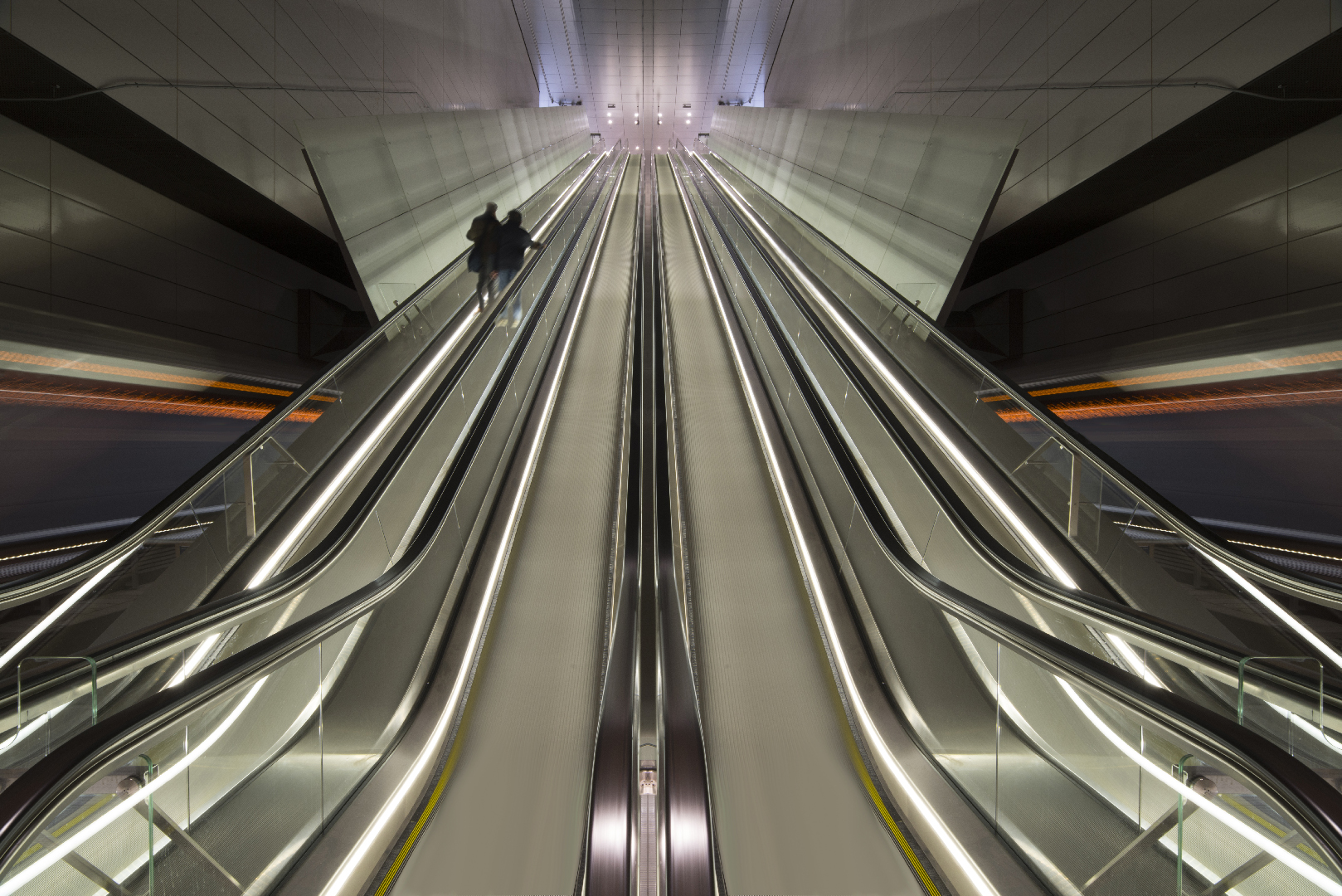 Op de roltrap – Salon